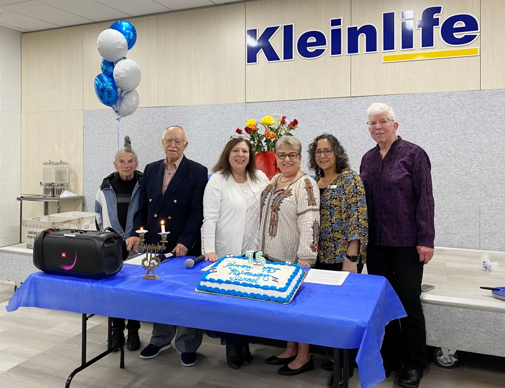 KleinLife Holds Shabbat Program - Jewish Exponent