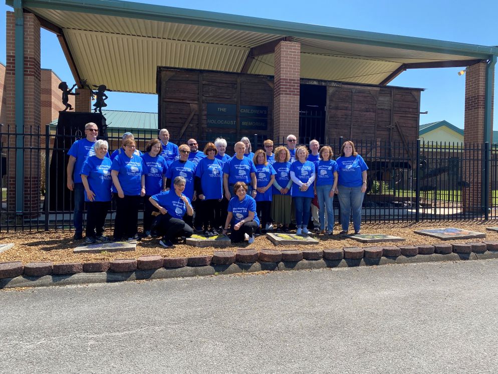 Local Group Visits Paper Clips Project in Tennessee - Jewish Exponent