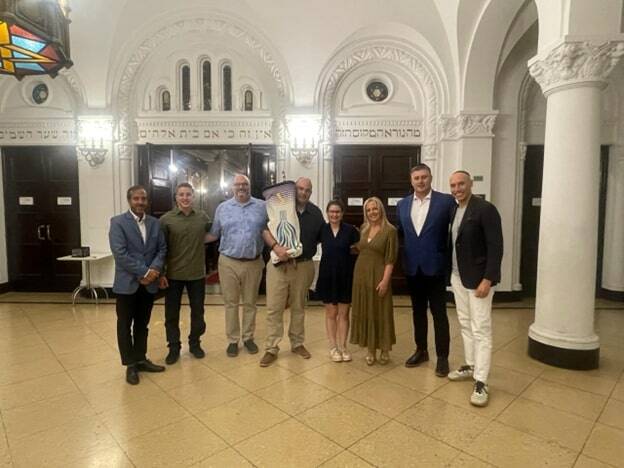 Temple Sholom in Broomall Donates Torah to Community in Argentina ...