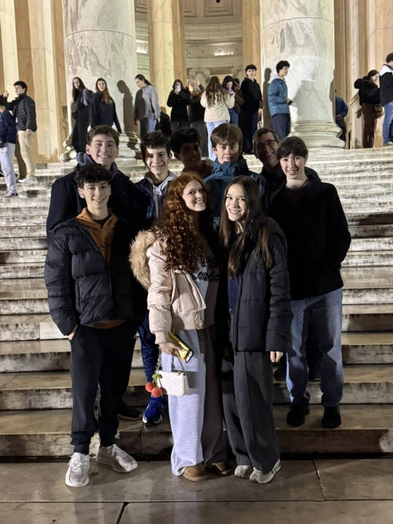 Shir Ami at the Jefferson Memorial - Philadelphia Jewish Exponent
