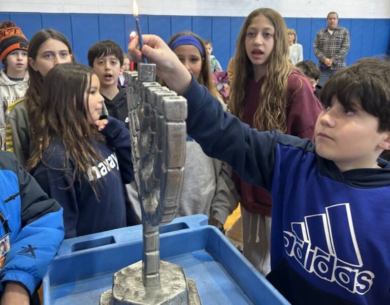 Perelman JDS Chanukah Celebration - Philadelphia Jewish Exponent