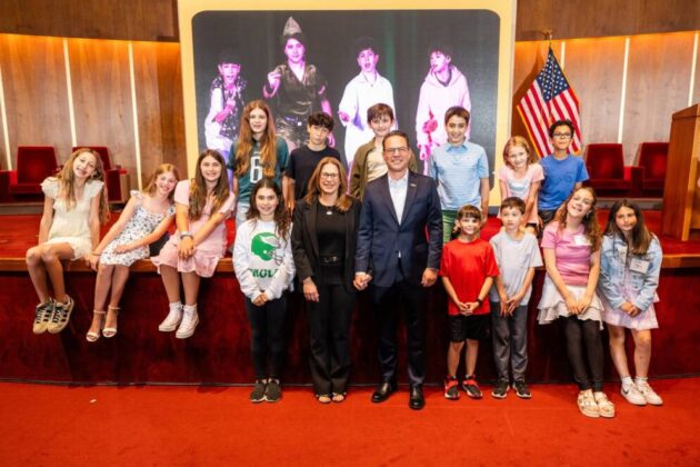 Gov. Shapiro Visits Perelman Jewish Day School - Philadelphia Jewish ...